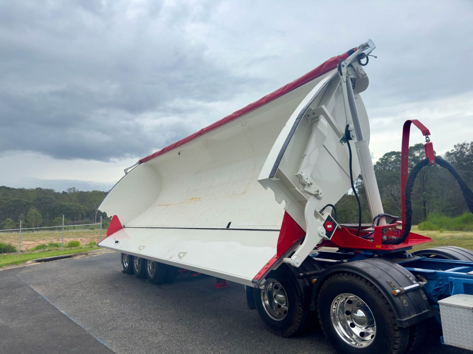 Side Tipper - Mammoth Transport Equipment